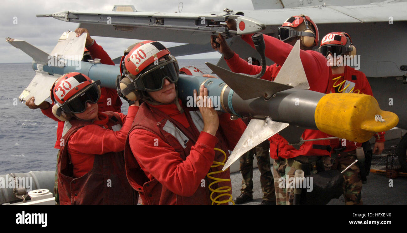 Aim 7f m sparrow missile hi-res stock photography and images - Alamy