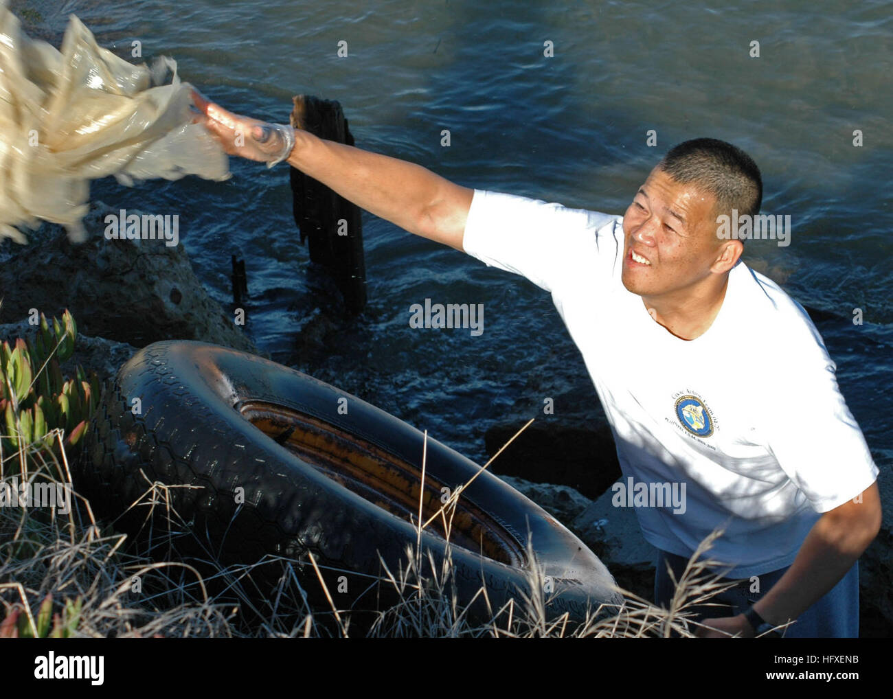 051014-N-7286M-053 San Diego (Oct. 14, 2005) Ð U.S. Navy Lt. Chan ...