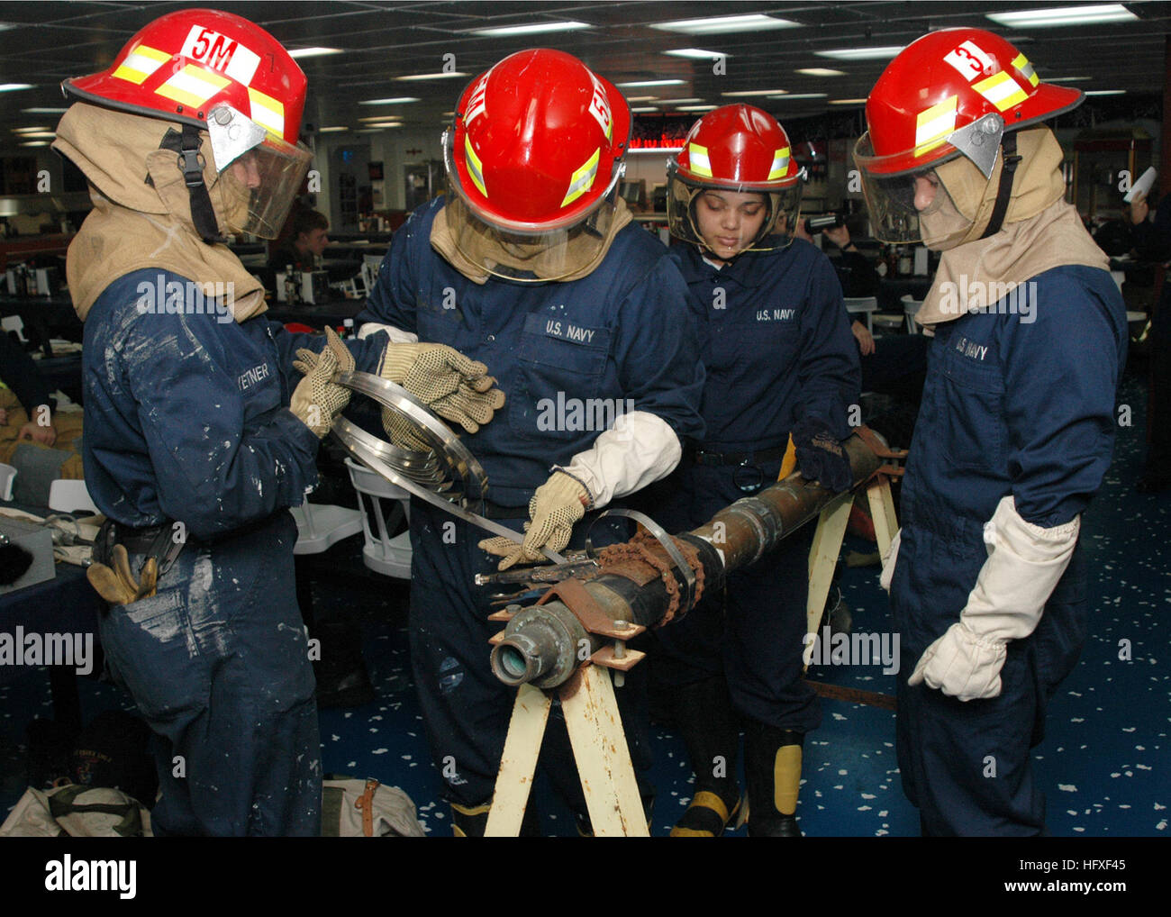 061021-N-4207M-020 Pacific Ocean (Oct. 21, 2006) - Repair Locker Five's ...