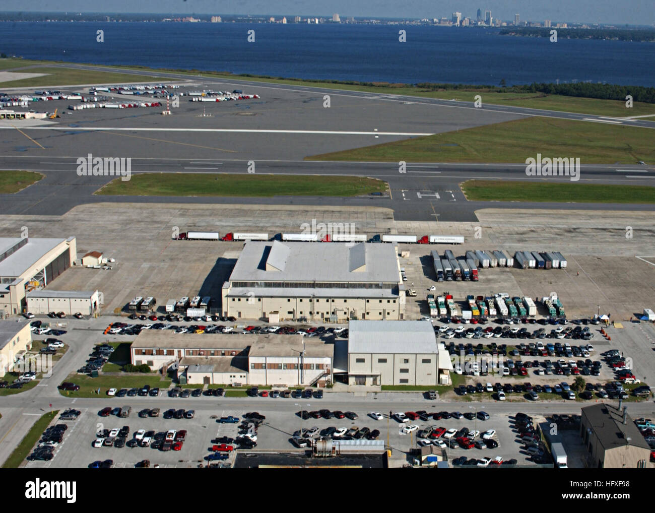 051025-N-1810F-003 Jacksonville, Fla. (Oct. 25, 2005) - Tractor ...