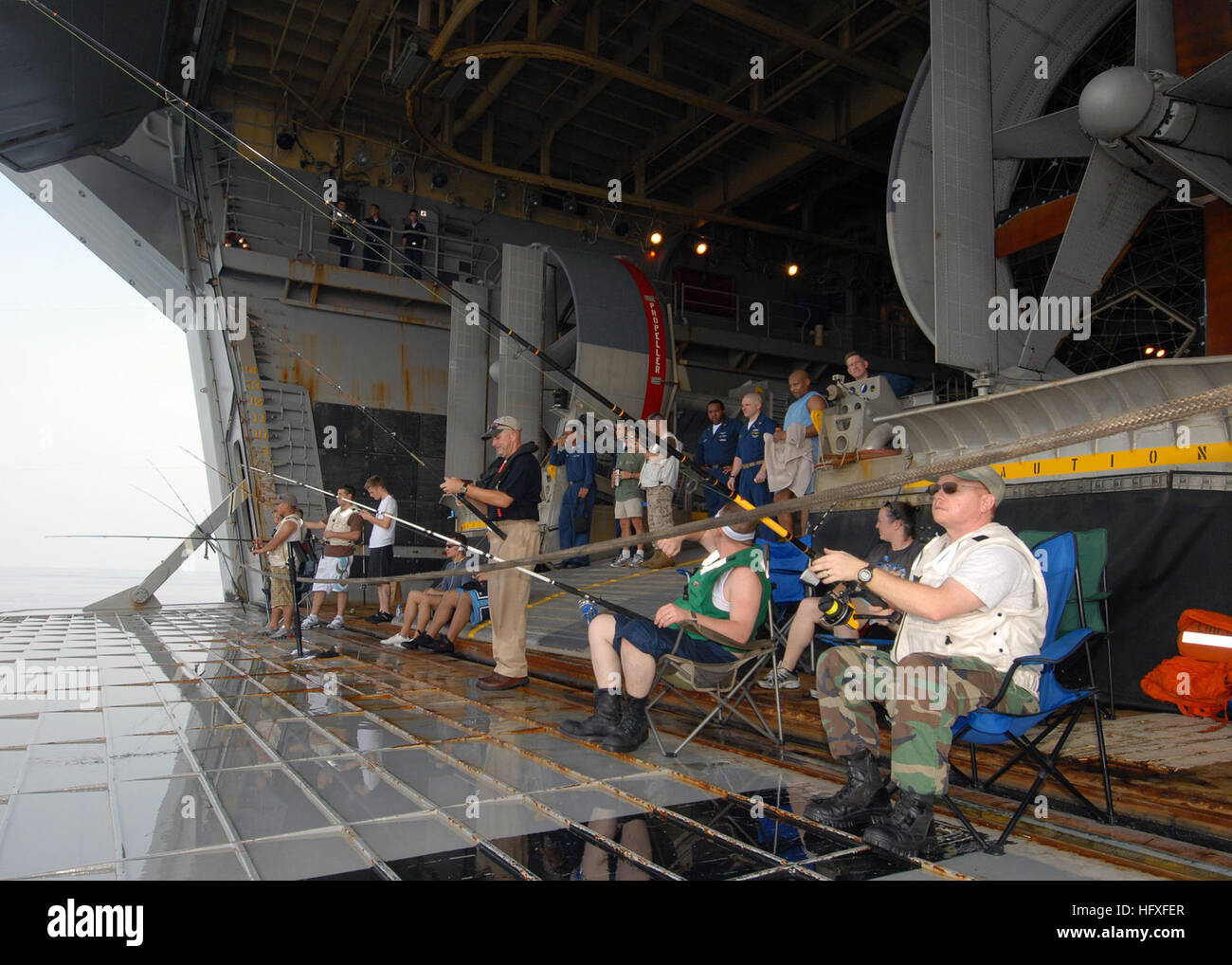 Amphibious assault ship uss bonhomme richard lhd 6 bhr hi-res stock ...