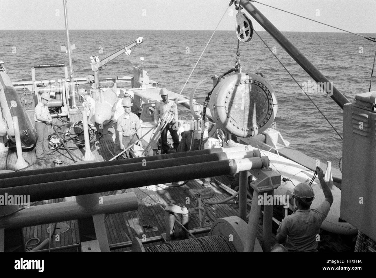 Minesweeper minesweepers hi-res stock photography and images - Alamy