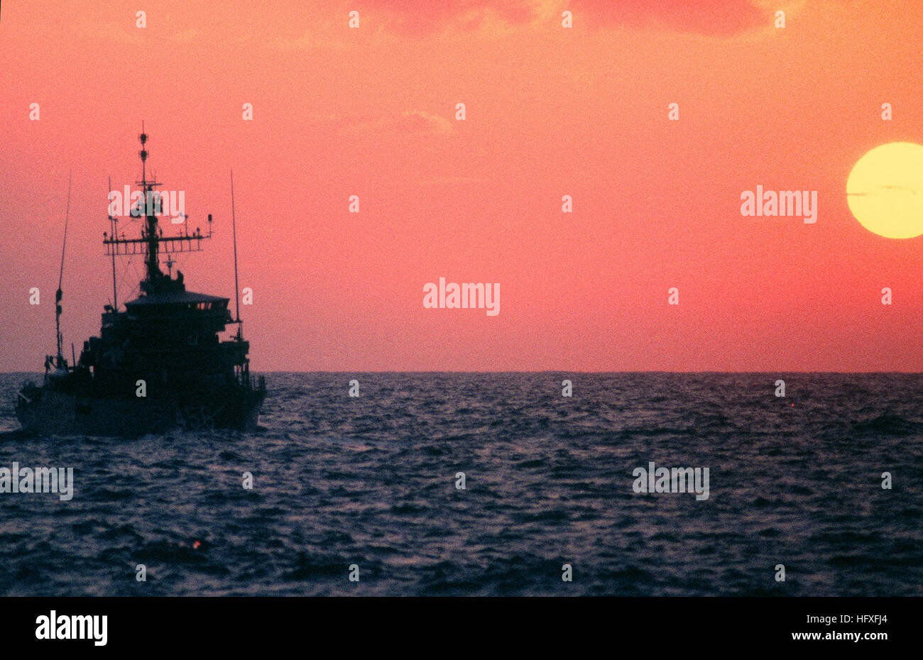 The ocean minesweepers USS INFLICIT (MSO 456) heads towards the Persian ...