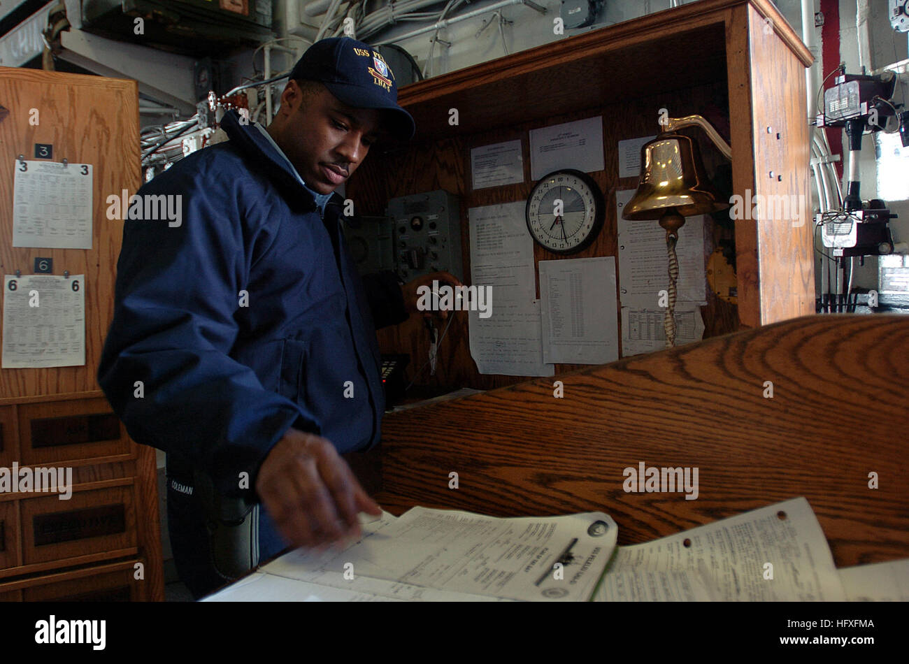 051104-N-9866B-001 San Diego (Nov. 4, 2005) - Store Keeper 2nd Class ...