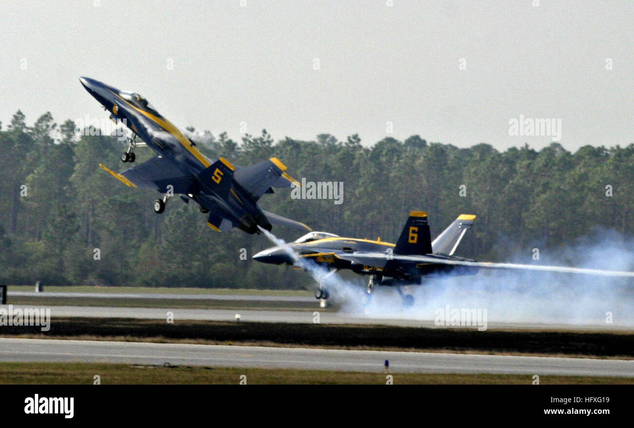 Angel flight down hi-res stock photography and images - Alamy