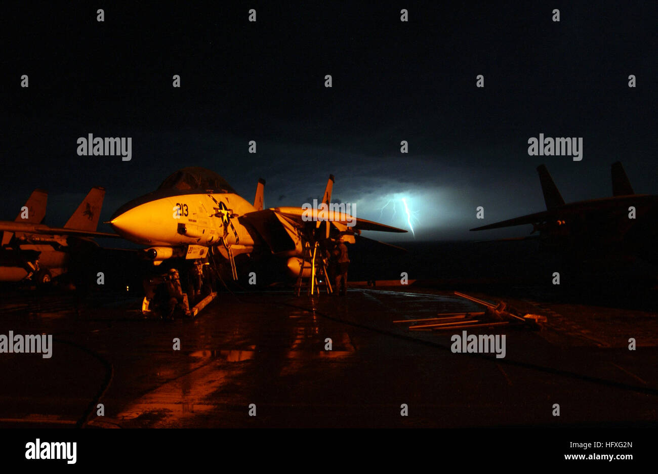 Lightning strikes aircraft hi-res stock photography and images - Alamy