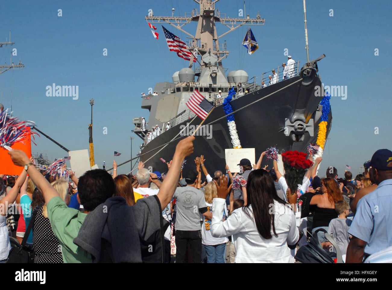 Sailors assigned to guided-missile destroyer USS Mason (DDG 87) return ...