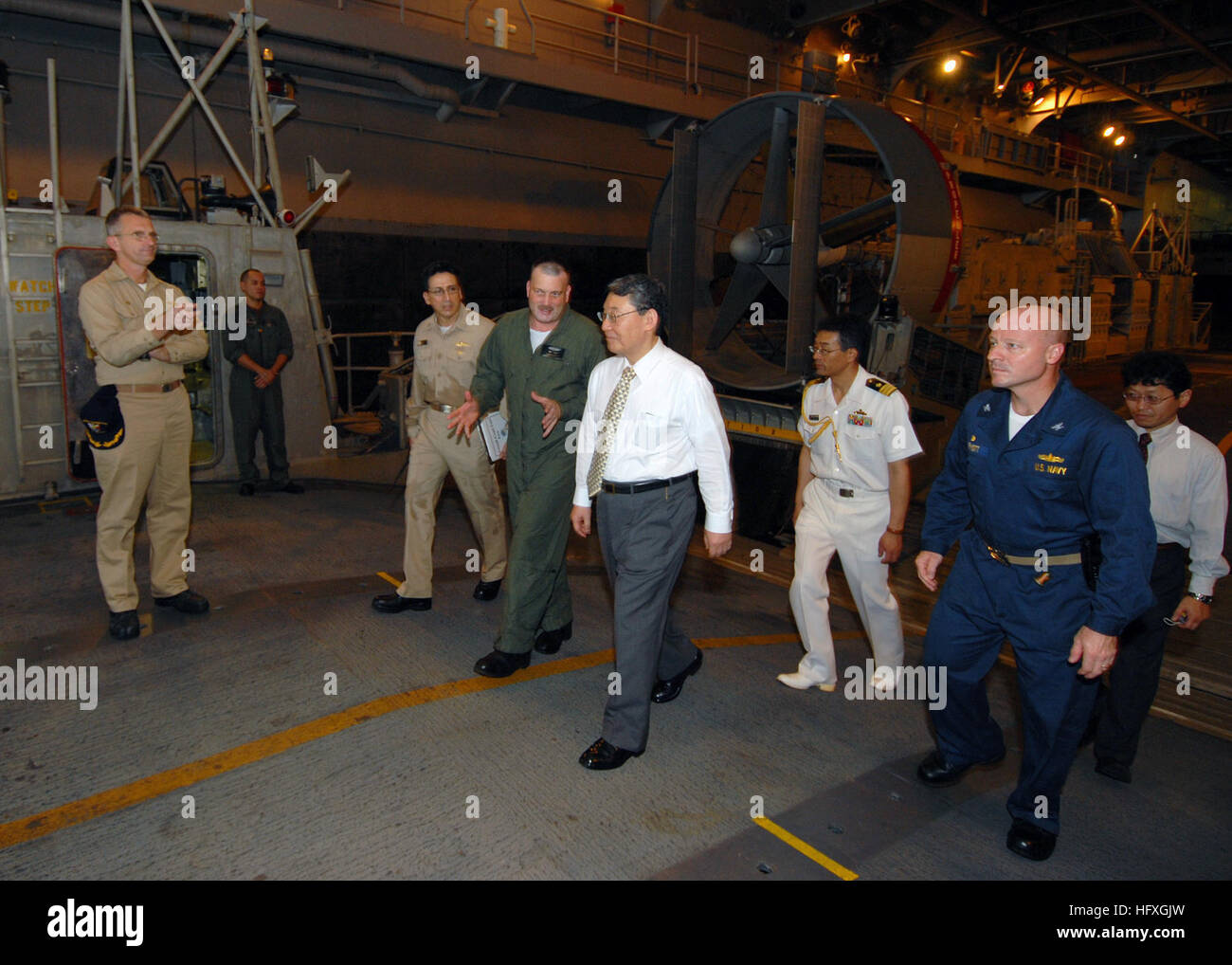 Commander amphibious squadron phibron 7 hi-res stock photography and ...
