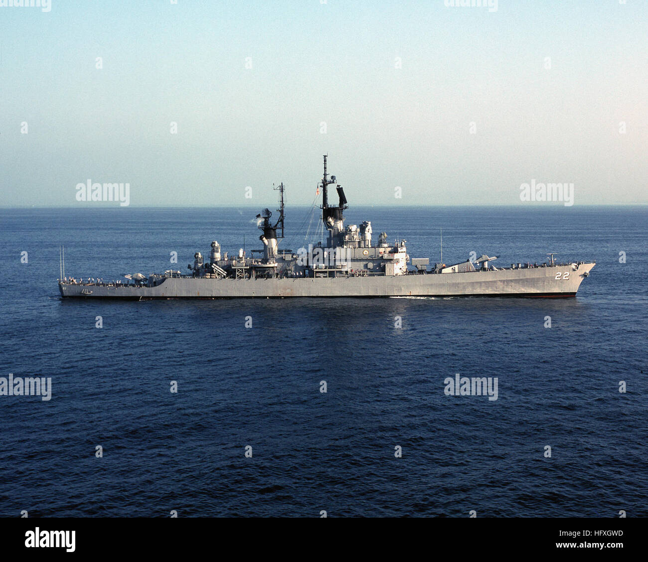 A starboard beam view of the guided missile cruiser USS ENGLAND (CG 22 ...