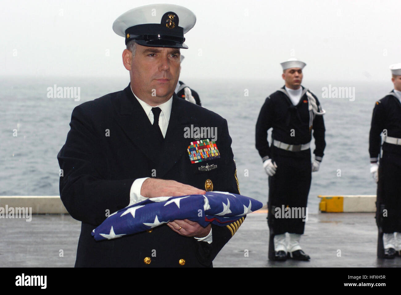 061214-N-5248R-014 Atlantic Ocean (Dec. 13, 2006) - USS Theodore ...