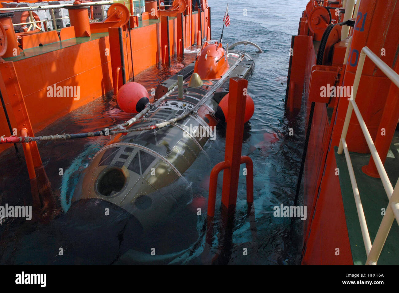 Deep submergence rescue vehicle mystic dsrv 1 dives hi-res stock photography and images - Alamy