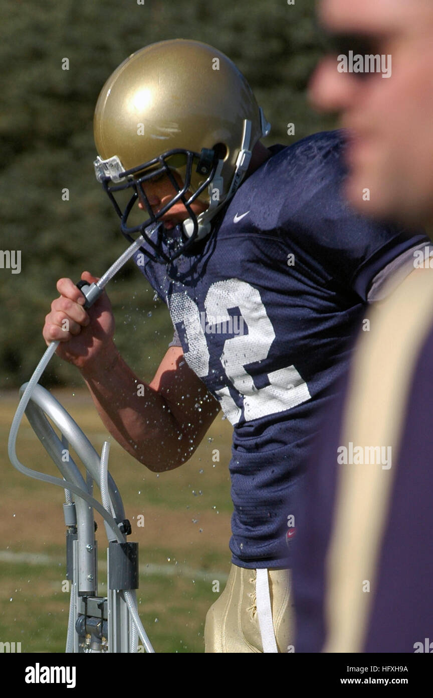 051219-N-0050T-067 San Diego (Dec. 19, 2005) - Naval Academy fullback ...