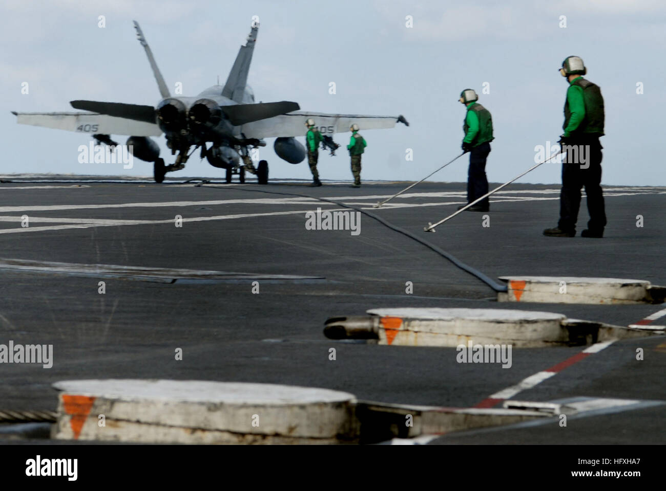 Arresting gear cable hi-res stock photography and images - Alamy
