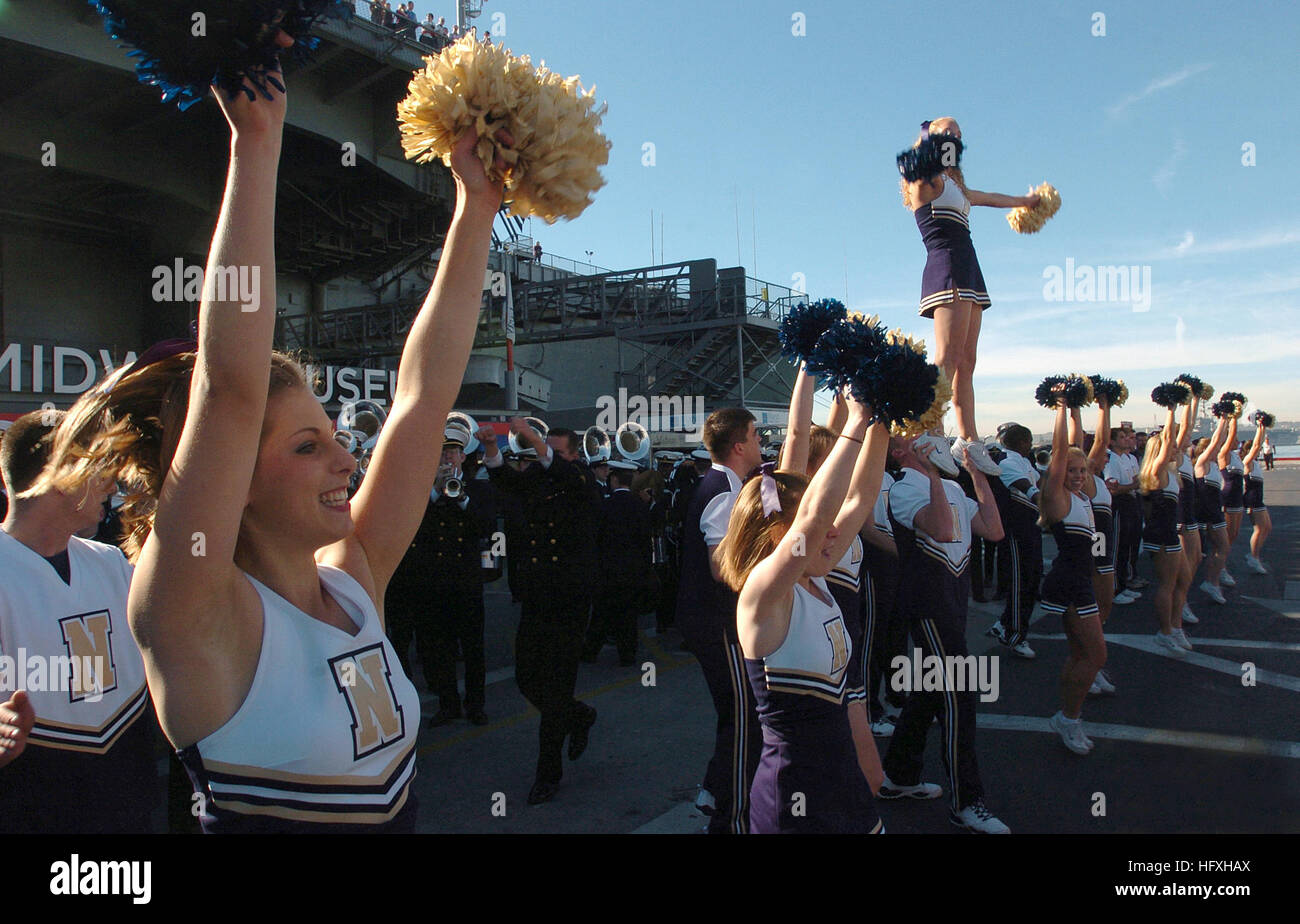 Navy midshipmen cheerleaders hi-res stock photography and images - Alamy