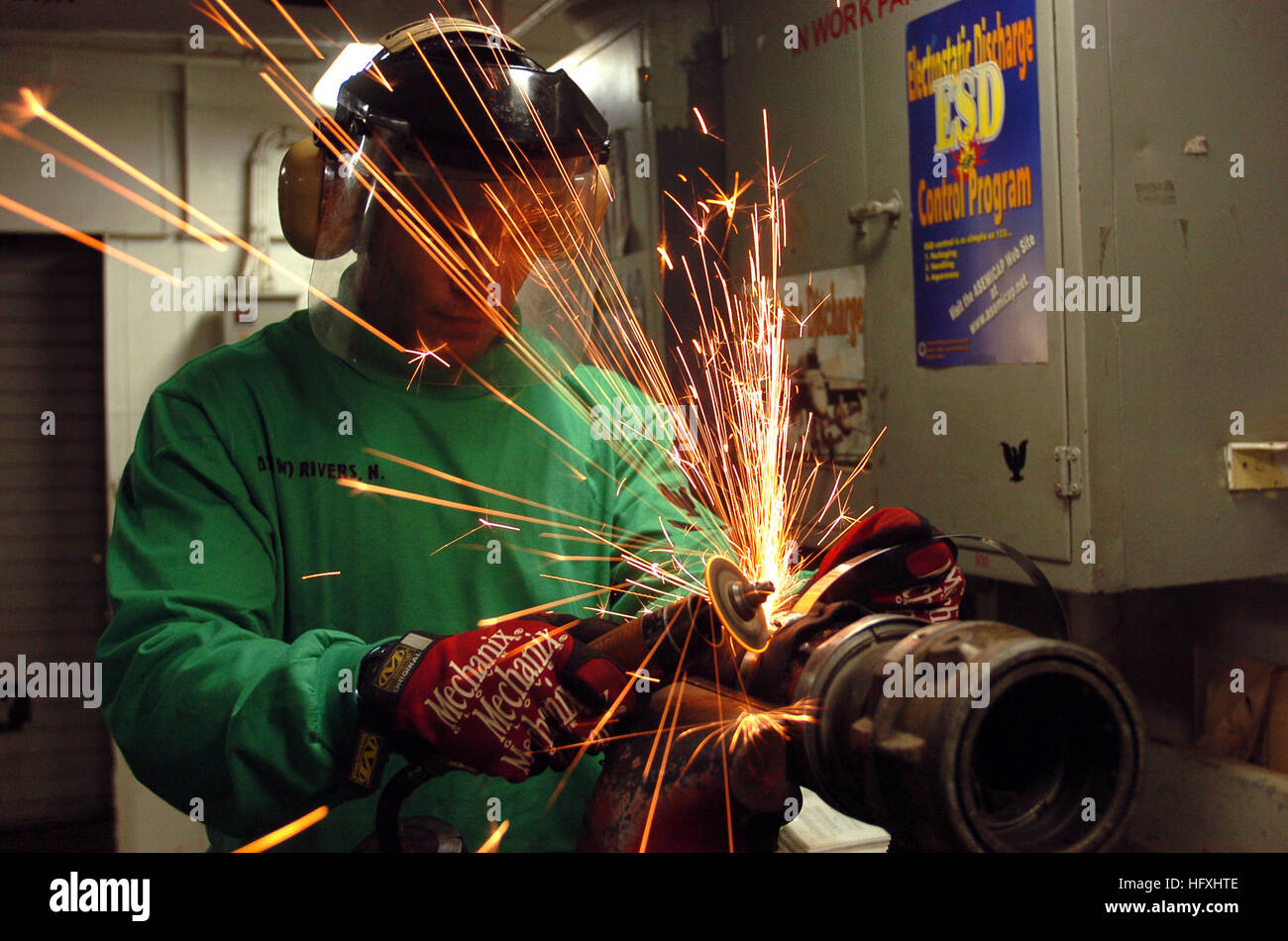 060105-N-5248R-005 January 5, 2005 Aboard USS Theodore Roosevelt (CVN ...