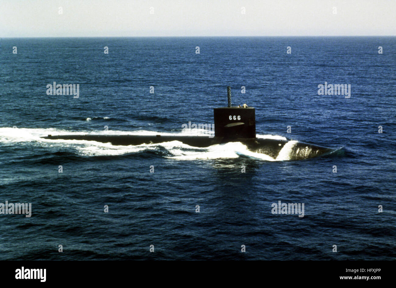 A starboard view of the nuclear-powered attack submarine USS HAWKBILL ...