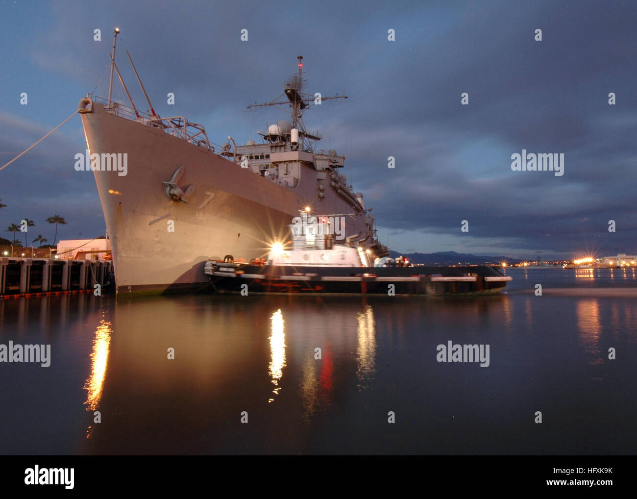 Amphibious transport dock USS Cleveland (LPD 7) prepares to moor at ...