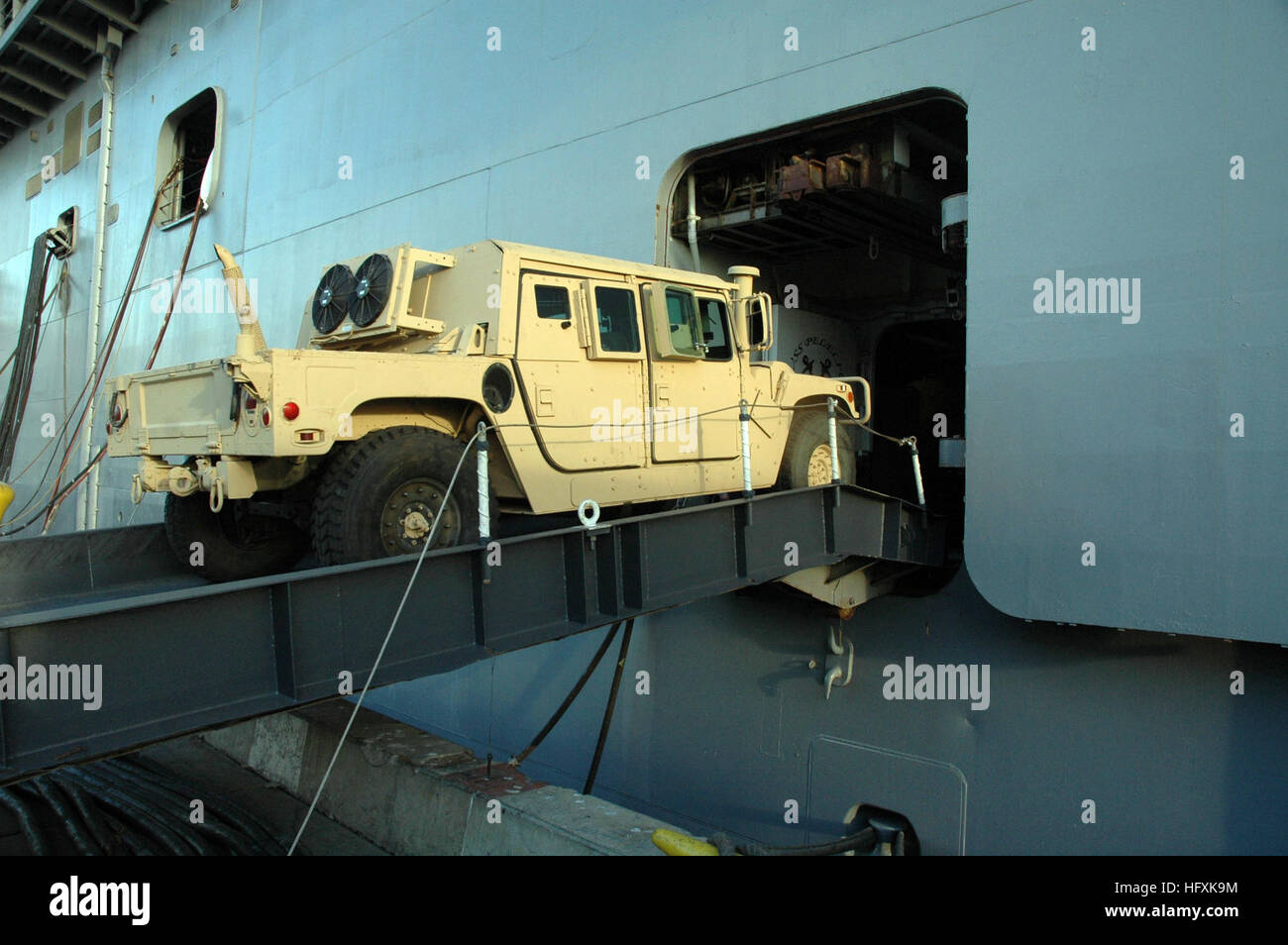060208-N-5764B-010 San Diego (Feb. 9, 2006) - Combat Cargo Marines use ...
