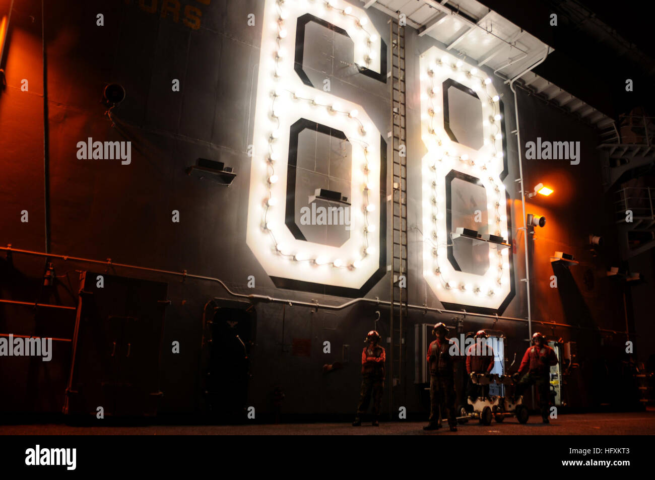 Uss nimitz fast cruise hi-res stock photography and images - Alamy