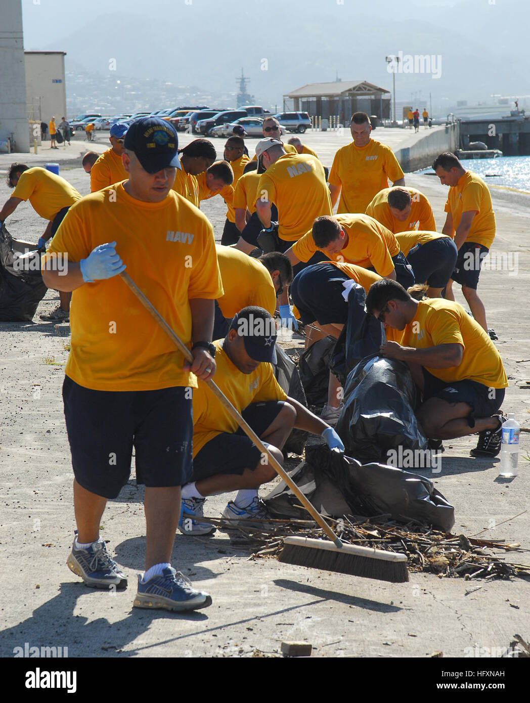 090722-N-9698C-037 PEARL HARBOR, Hawaii (July 22, 2009) Sailors from ...