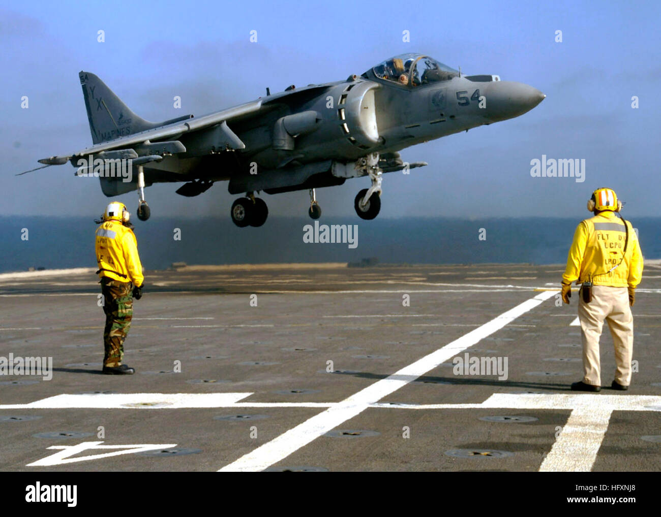 Marine av 8 b harrier hi-res stock photography and images - Alamy