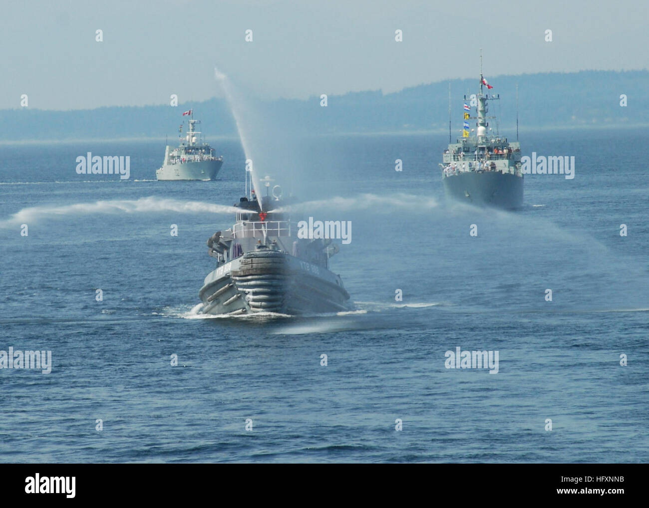 090729-N-9860Y-003 SEATTLE, Wash. (July 29, 2009) The harbor tug ...