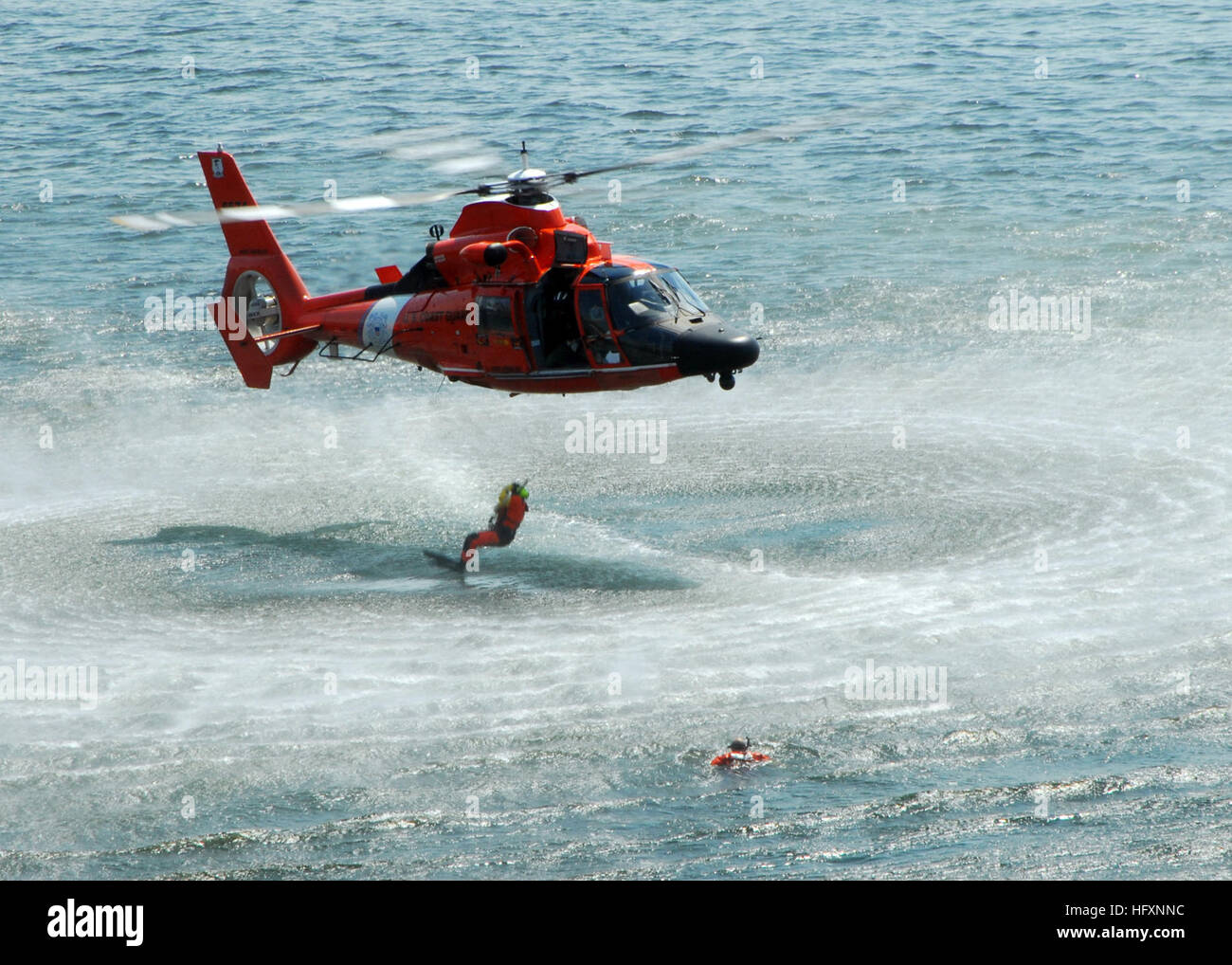 090729-N-4649C-002 SEATTLE (July 29, 2009) A U.S. Coast Guard search ...