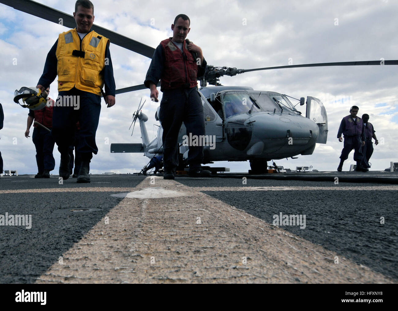 Arleigh burke class destroyers deck hi-res stock photography and images ...