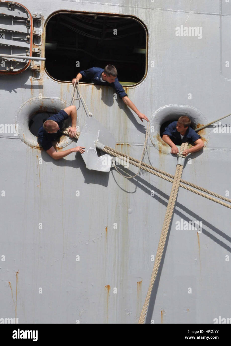100804-N-6566M-015 GUANTANAMO BAY, Cuba (Aug. 4, 2010) Sailors aboard ...