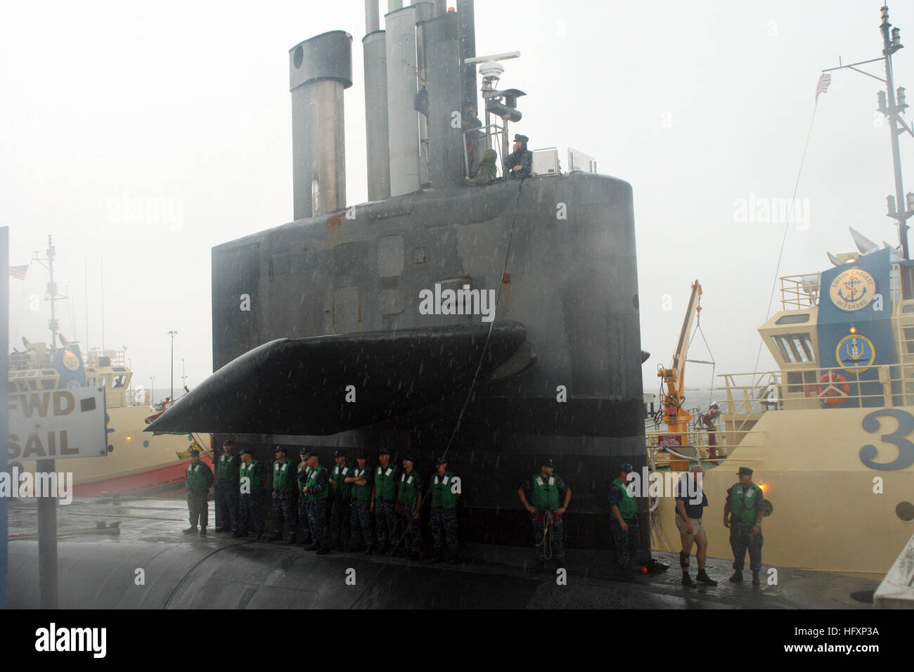 090805-N-1841C-014 KINGS BAY, Ga. (Aug. 5, 2009) Sailors aboard the ...