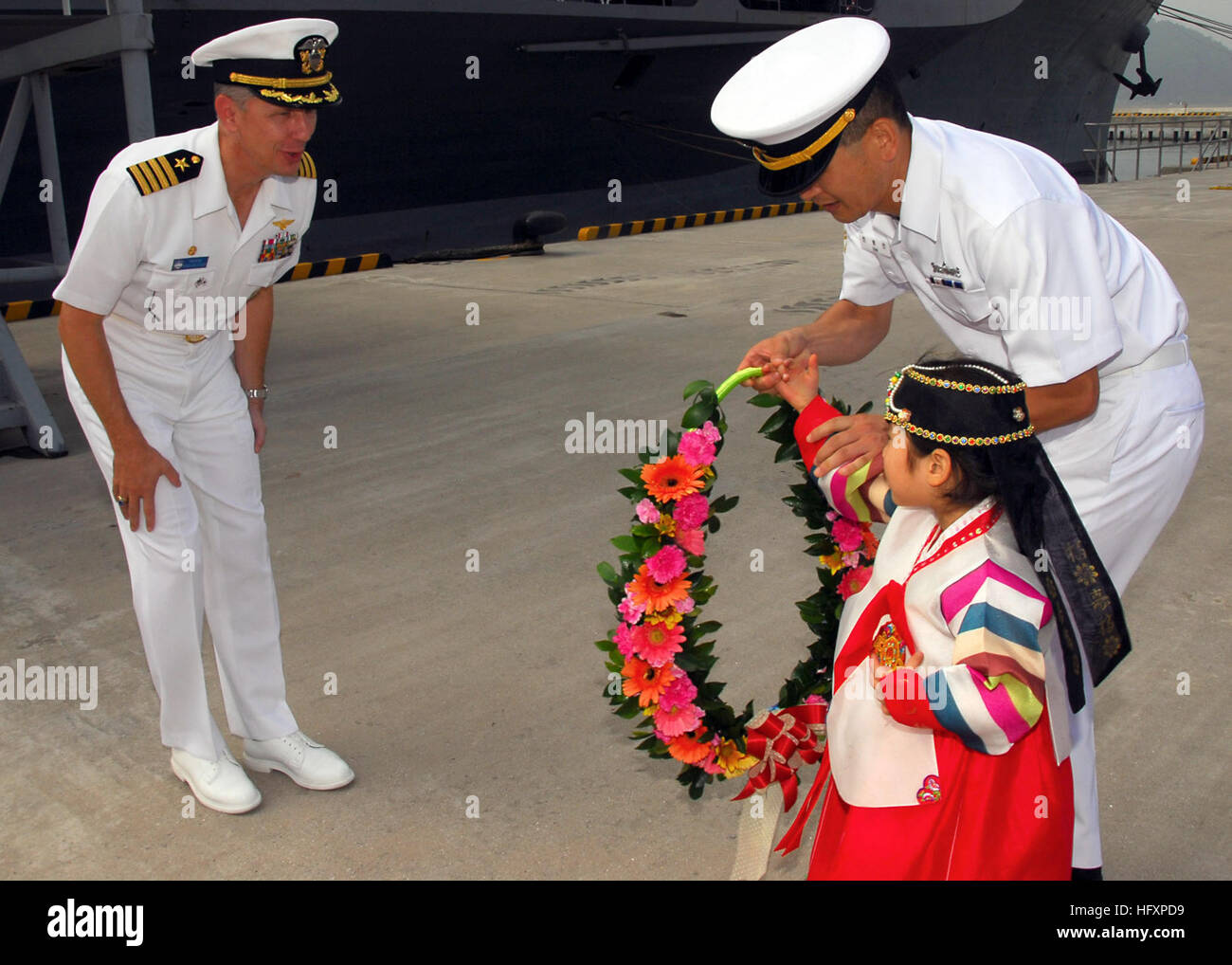 090814-N-9573A-009 BUSAN, Republic of Korea (Aug. 14, 2009) Capt. Thom ...