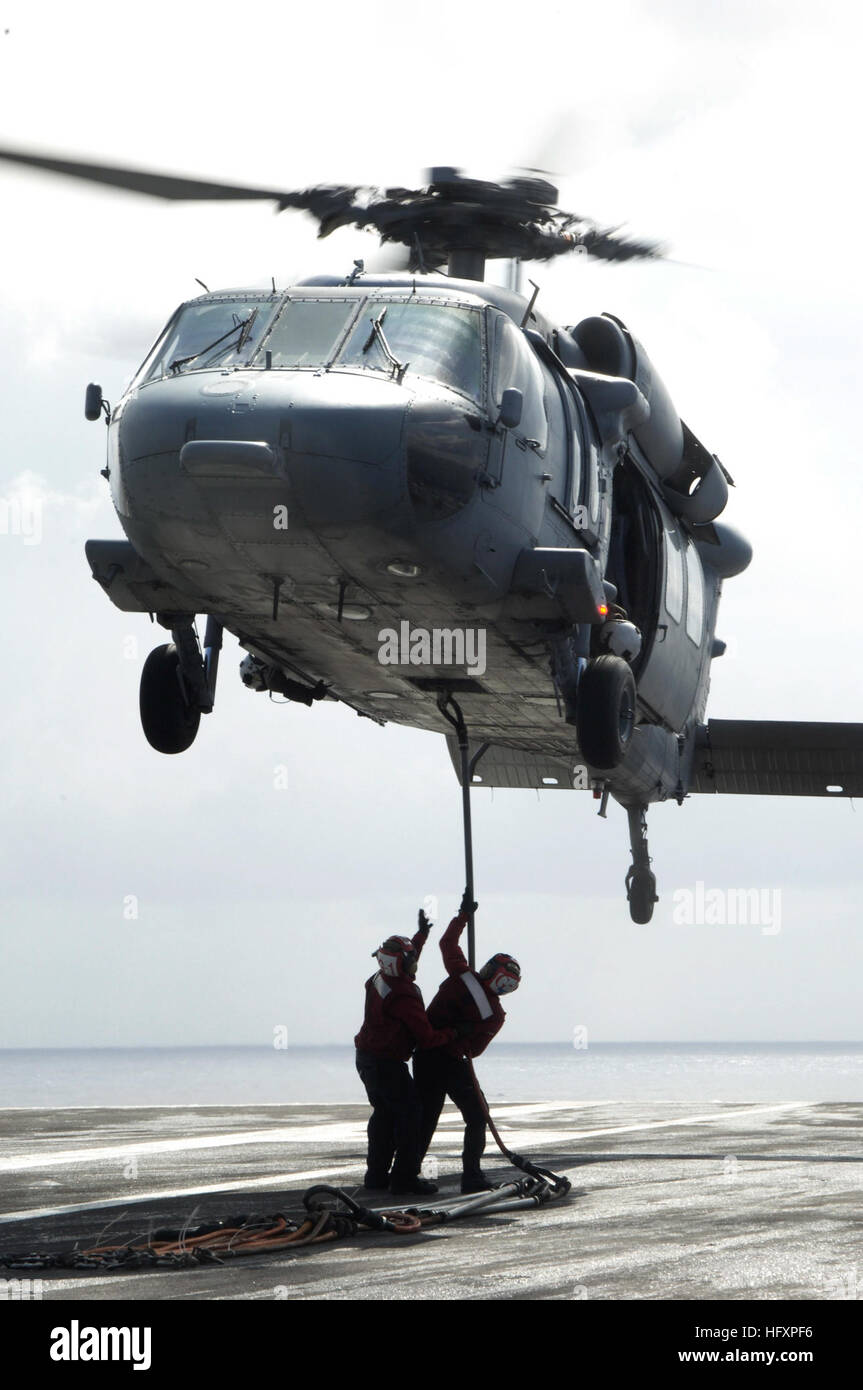 Usns bridge t aoe 10 hi-res stock photography and images - Alamy