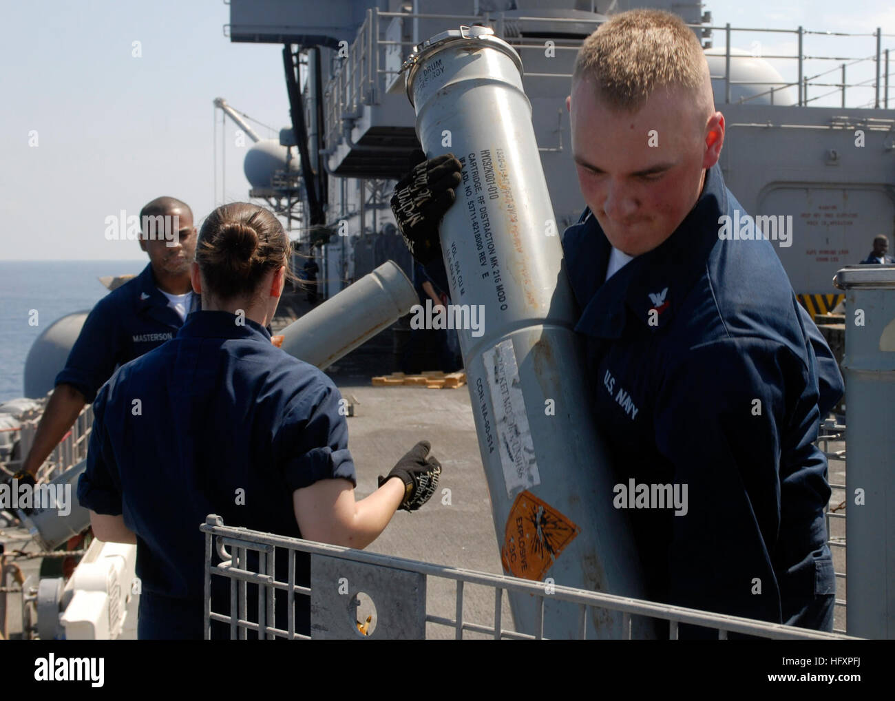 Crew aboard uss essex hi-res stock photography and images - Alamy