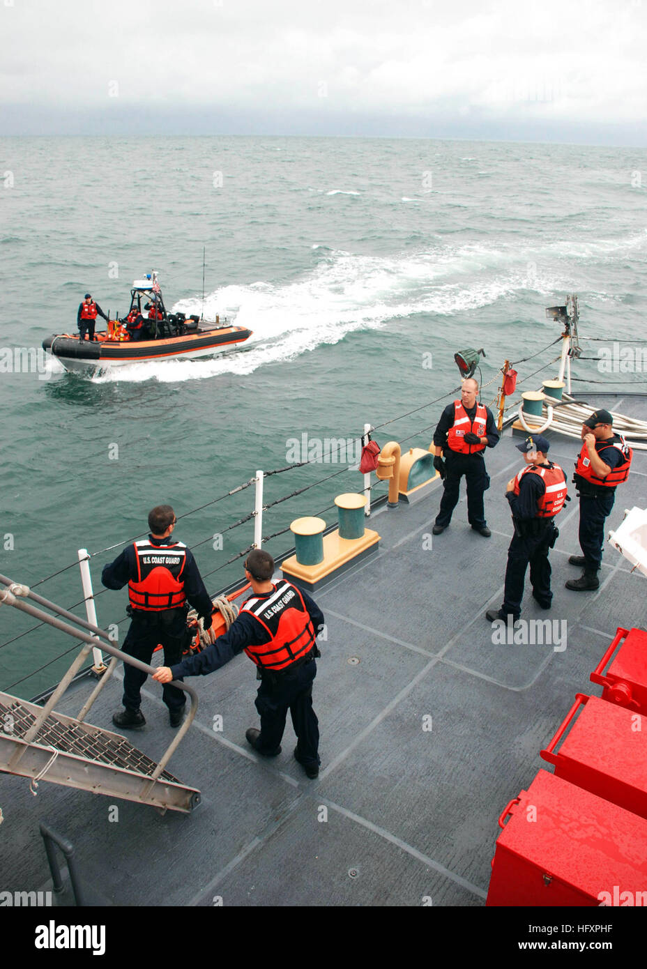 090817-G-6414E-001 ATLANTIC OCEAN (Aug. 18, 2009) Crewmembers aboard ...