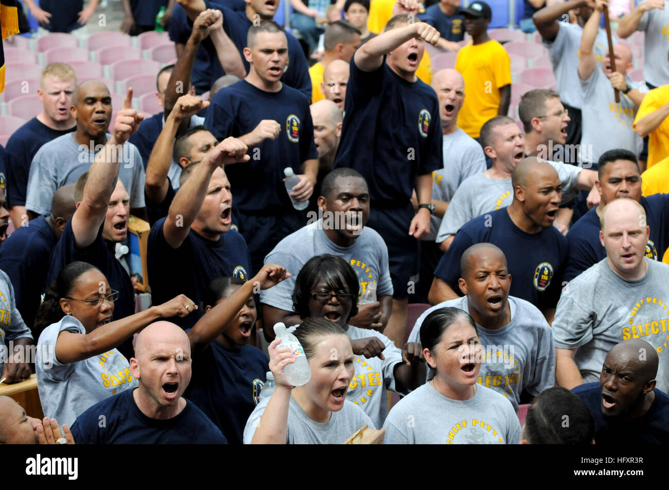 090829-N-9818V-124 DOSWELL, Va. (Aug. 29, 2009) Chief petty officer ...