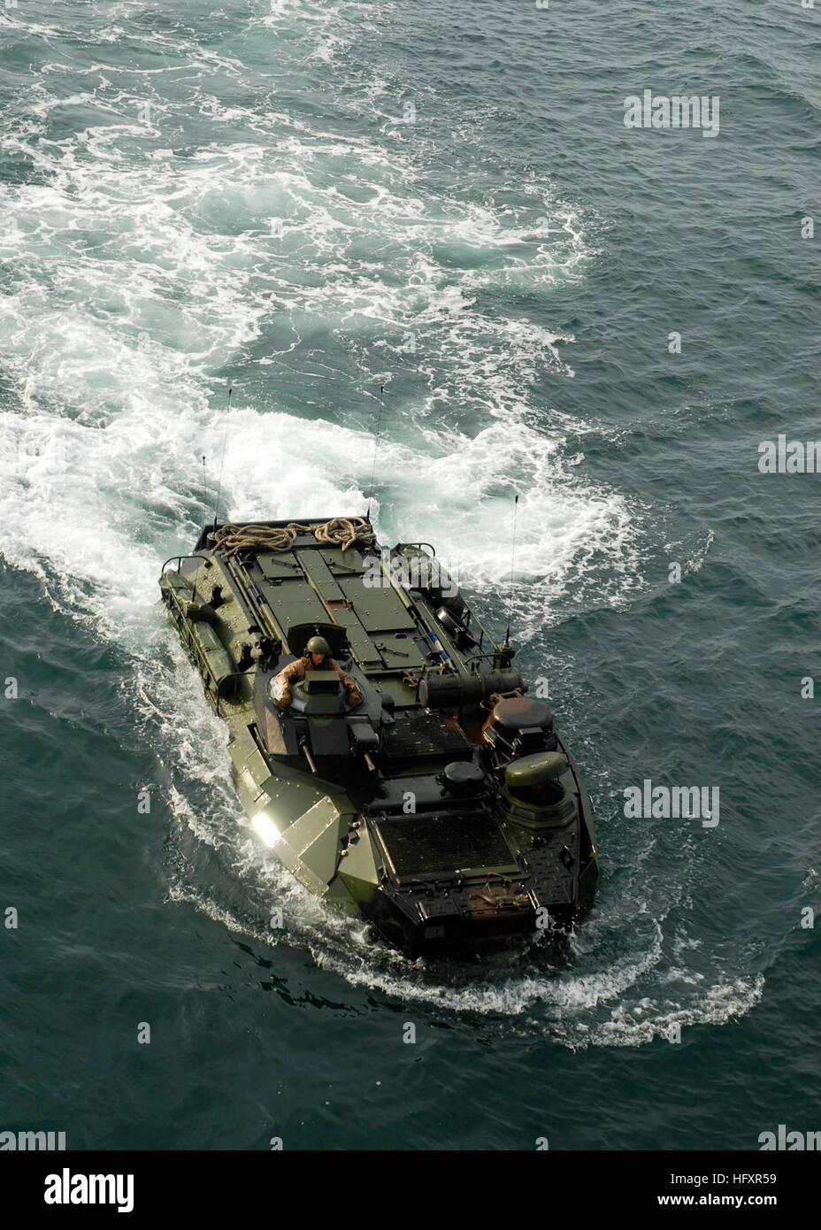 090831-N-9327W-007 ATLANTIC OCEAN (Aug. 31, 2009) An amphibious assault ...