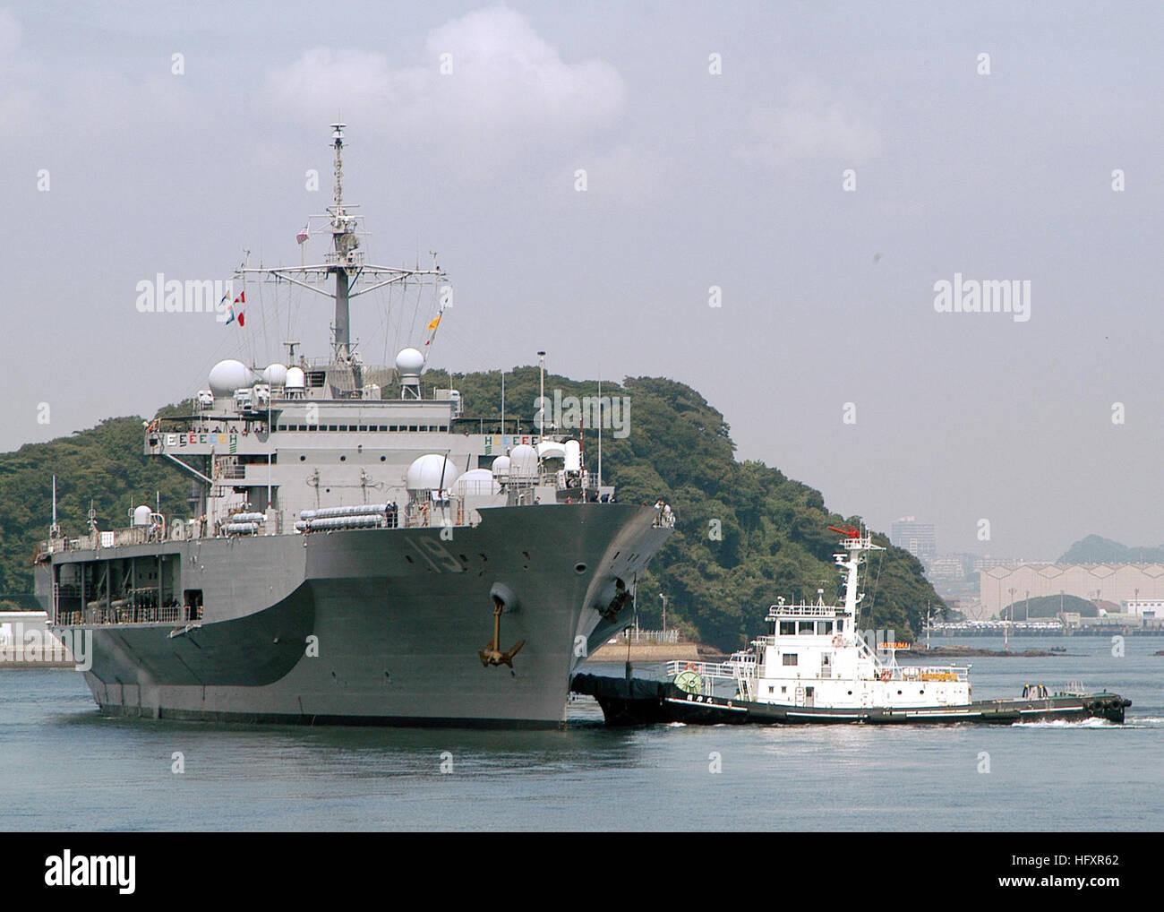 090901-N-5019M-026 YOKOSUKA, Japan (Sept. 1, 2009) The amphibious ...