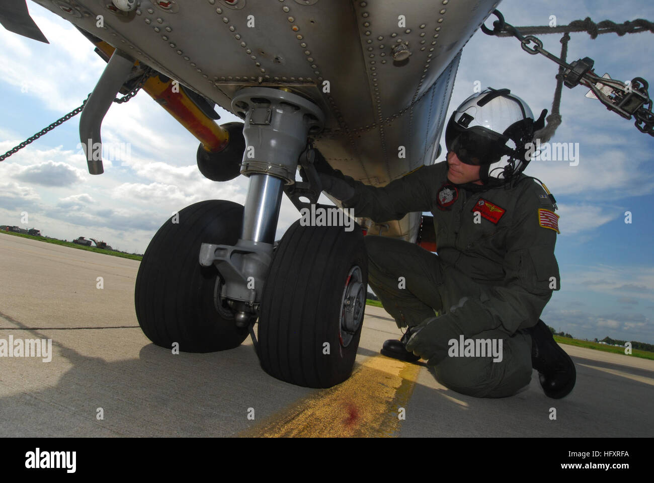 Helicopter wheel strut hi-res stock photography and images - Alamy