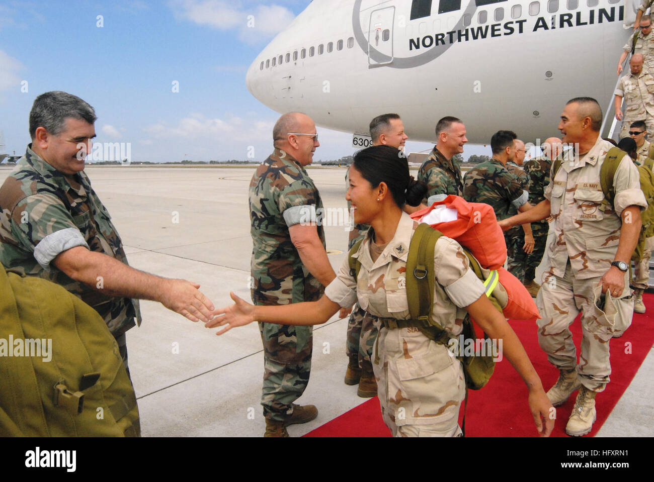 090913-N-1580K-205 POINT MUGU, Calif. (Sept. 13,2009) Seabees from ...