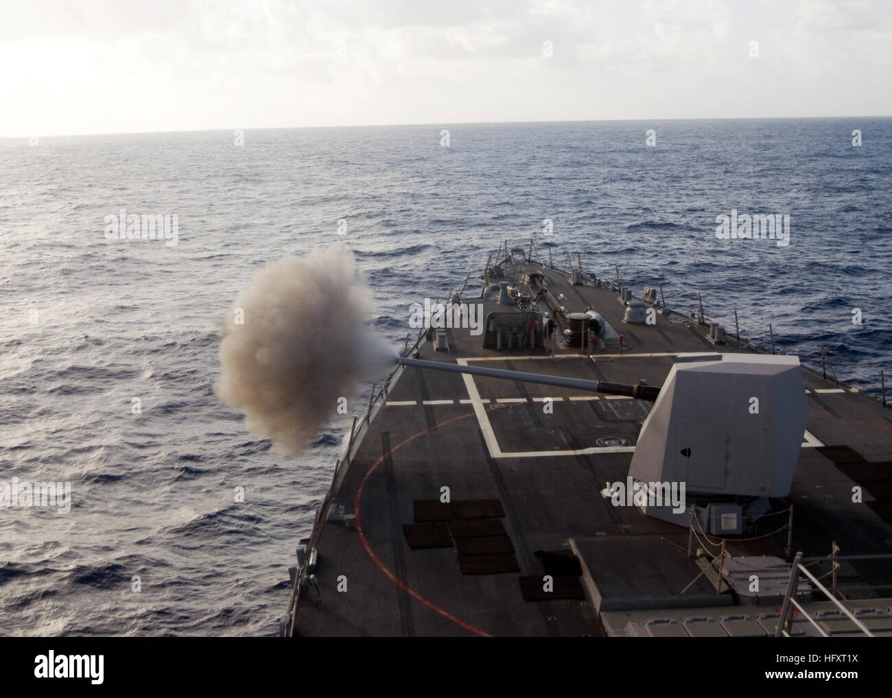 090922-N-1251W-004 PACIFIC OCEAN (Sept. 22, 2009) Fire Controlman ...