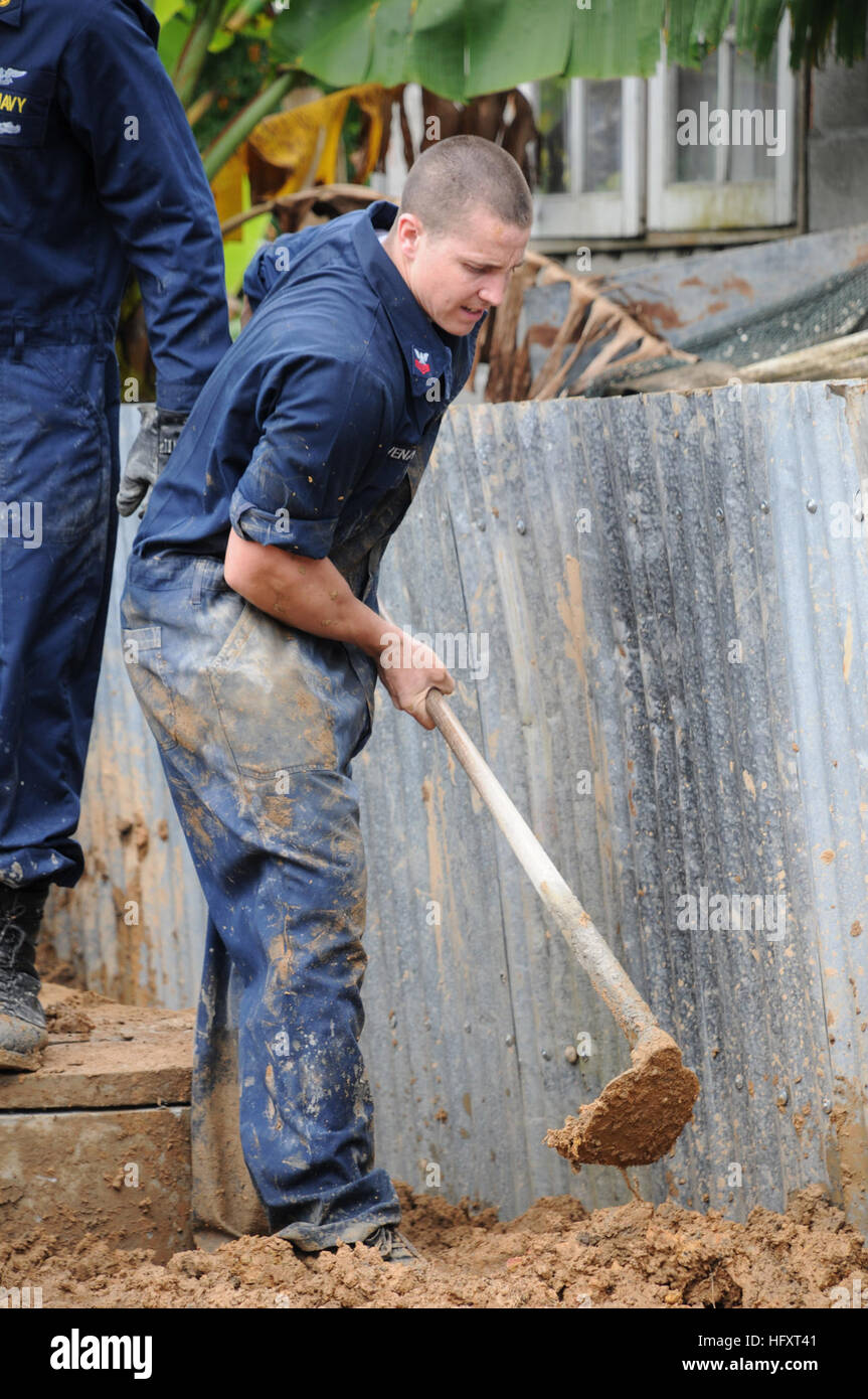 Petty Officer 1st Class (AW/SW) Robert Venable, aviation ordnanceman ...