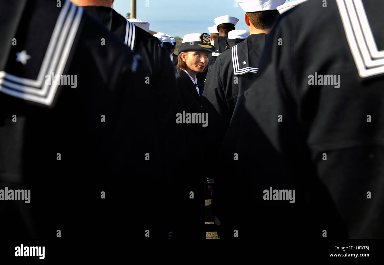 090925-N-5345W-019 SALALAH, Oman (Sept. 25, 2009) Operations Officer Lt ...