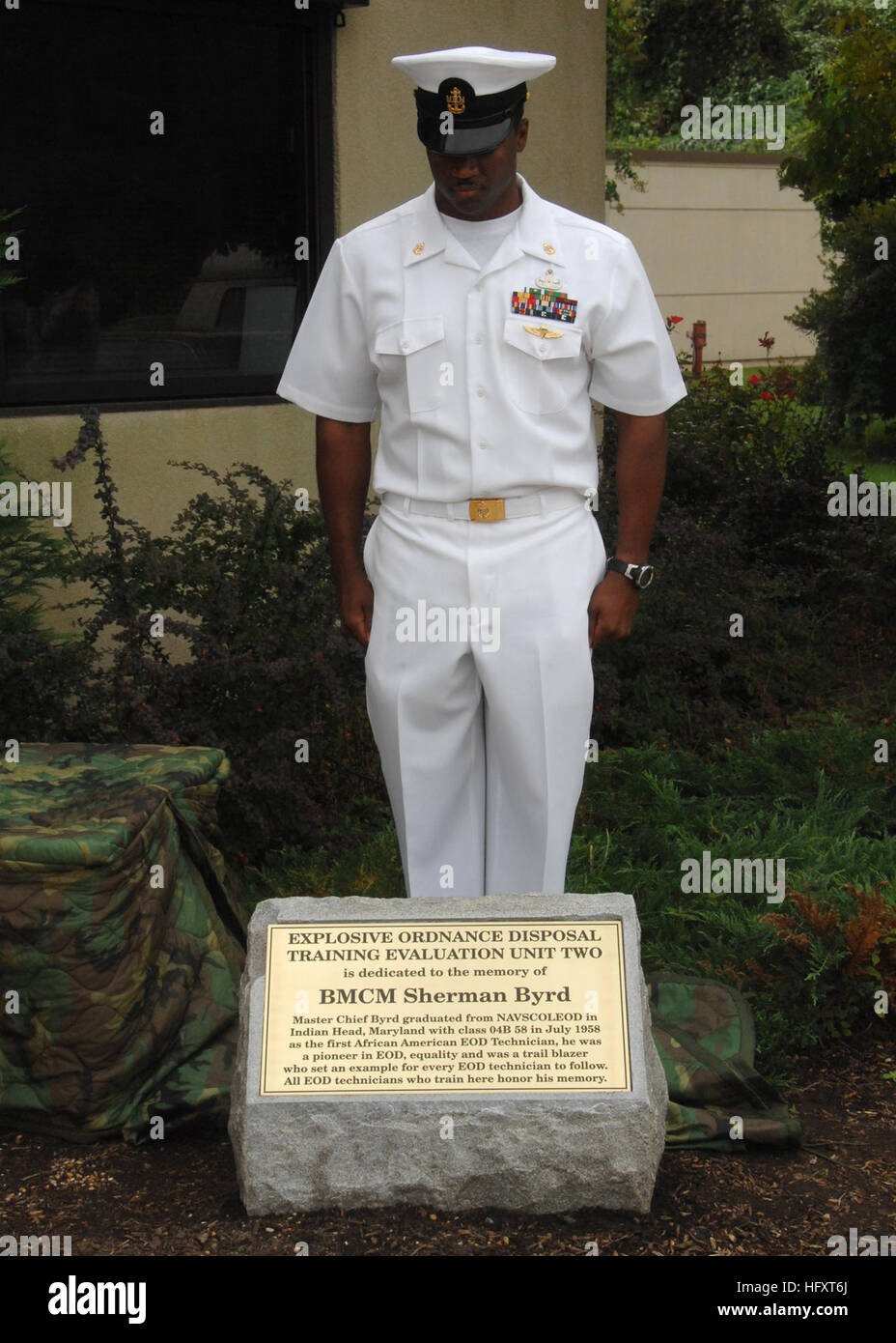 American explosive ordnance disposal hi-res stock photography and ...