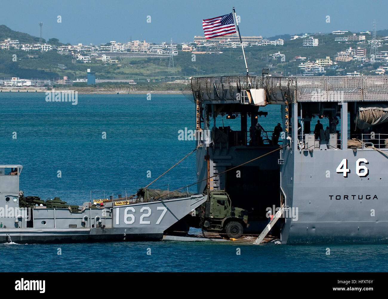 090926-N-0807W-020 OKINAWA, Japan (Sept. 26, 2009) Landing Craft ...