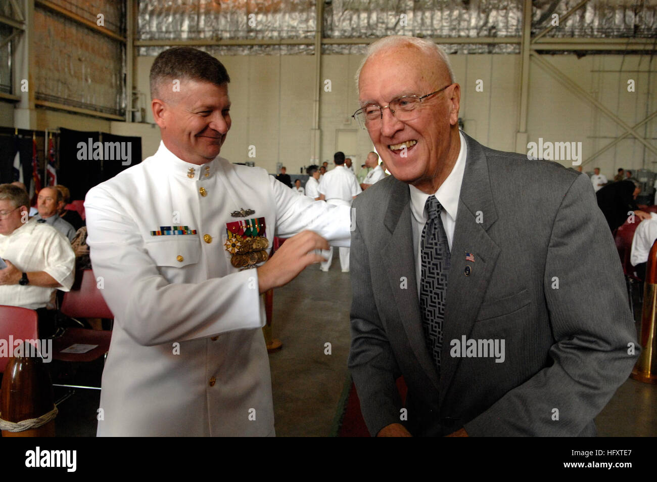 Retired united navy chief petty hi-res stock photography and images - Alamy