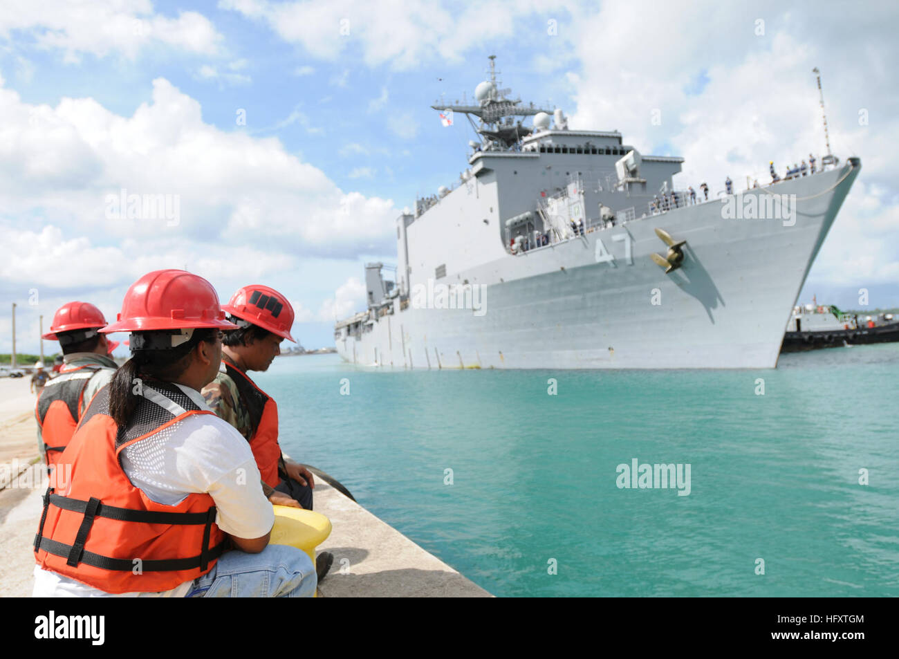 USS Rushmore (LSD 47) and USS Cleveland (LPD 7) make a port visit to ...