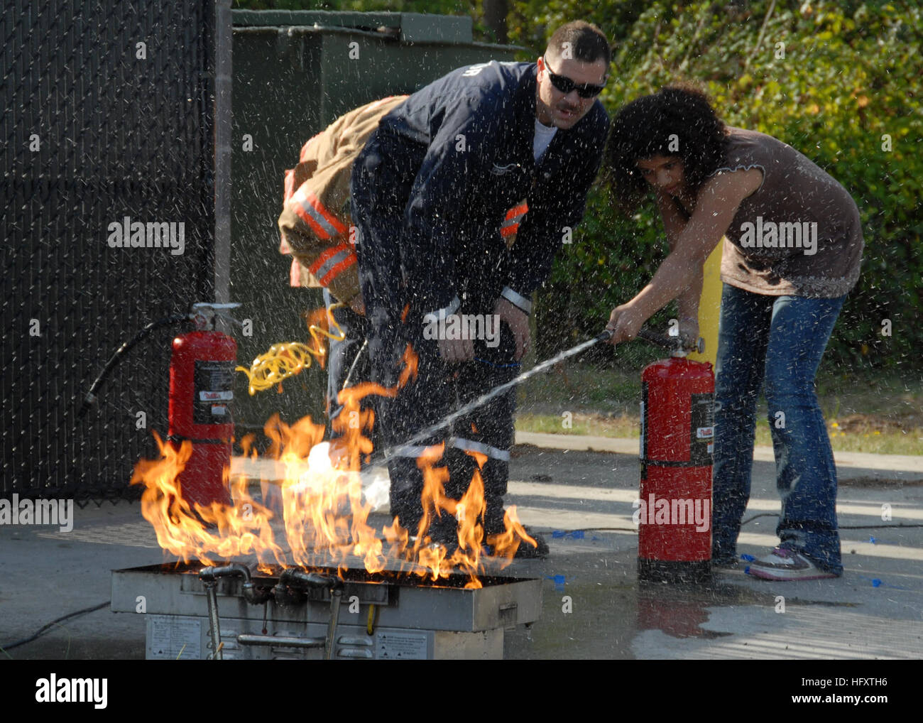091005-N-9860Y-001 OAK HARBOR, Wash. (Oct. 5, 2009) Alan Sprouse, a ...