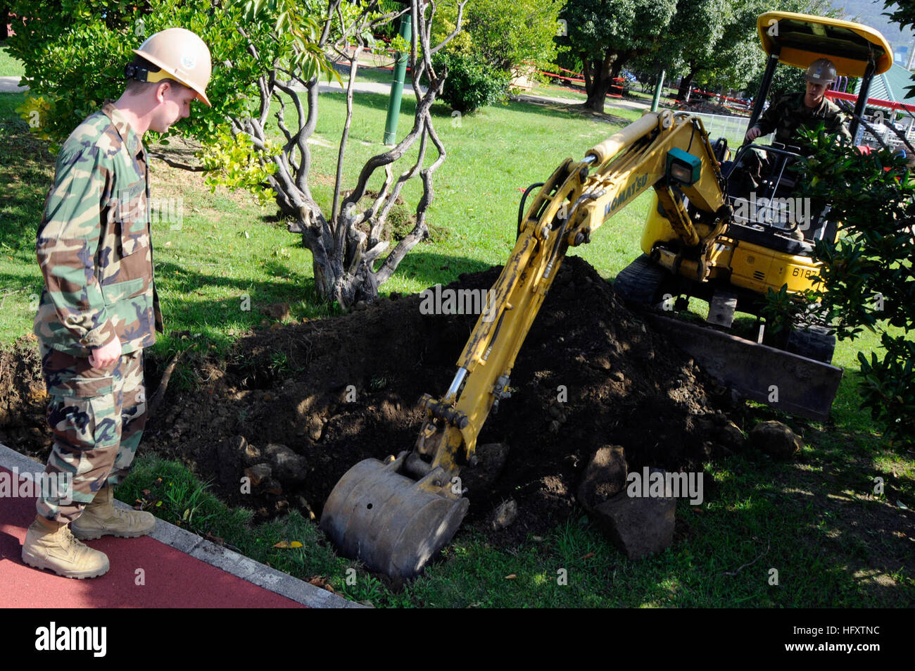 091008-N-8335D-167 SASEBO, Japan (Oct. 8, 2009) Construction ...