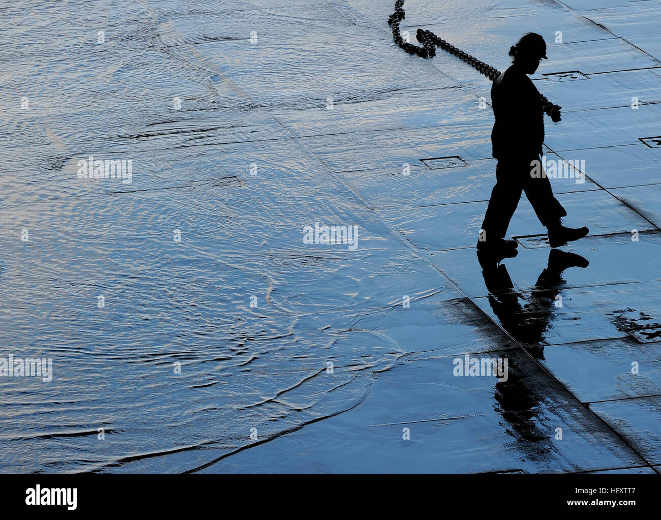 091010-N-5345W-240 MEDITERRANEAN SEA (Oct. 10, 2009) Seaman Melissa ...