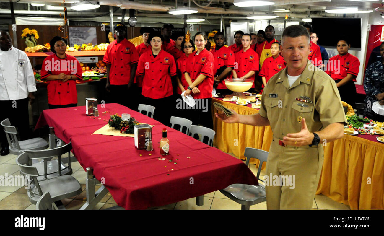 101125-N-2540H-041 SAN DIEGO (Nov. 25, 2010) Aboard USS Carl Vinson ...